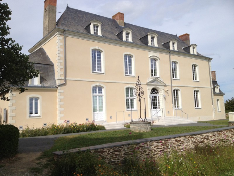 Ravalement de façade Mairie Saint Quentin Les Anges